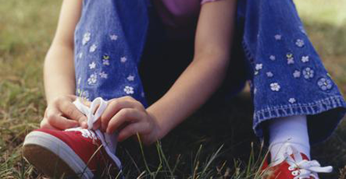 Teach your kids this cool 30 second 'tie their own shoelace' trick ...